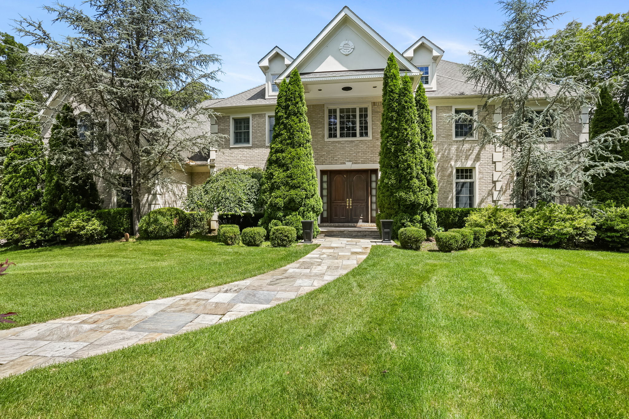 4 Hageman Ct, Katonah, NY 10536 | Compass