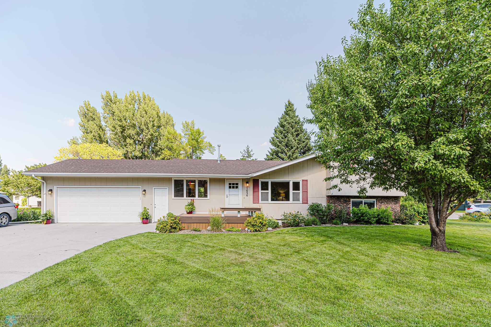 1656 W Gateway Cir S, Fargo, ND 58103 | MLS #6773835 | Compass