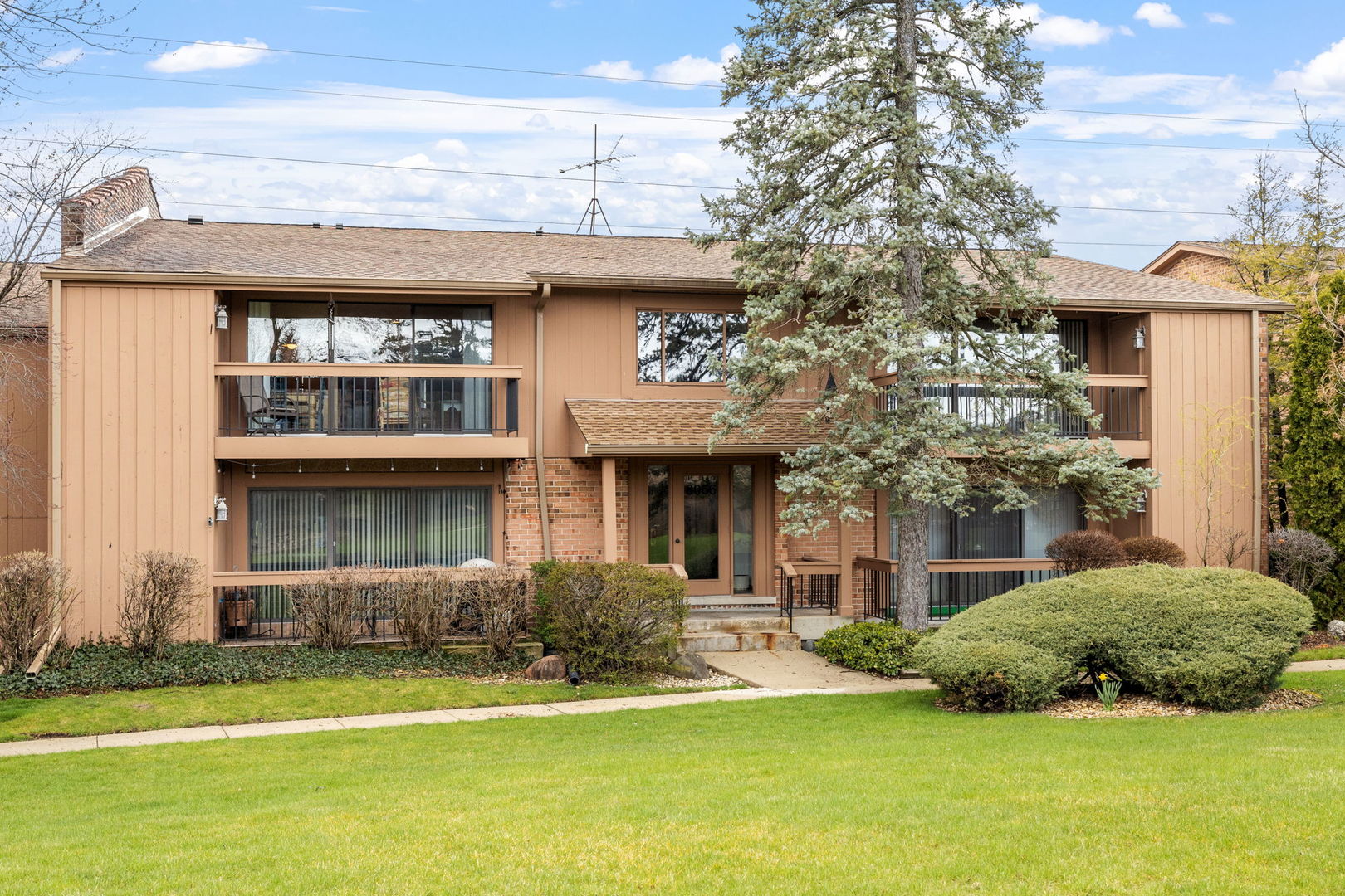8066 Garfield Avenue, Unit 4, Burr Ridge, IL 60527 | Compass