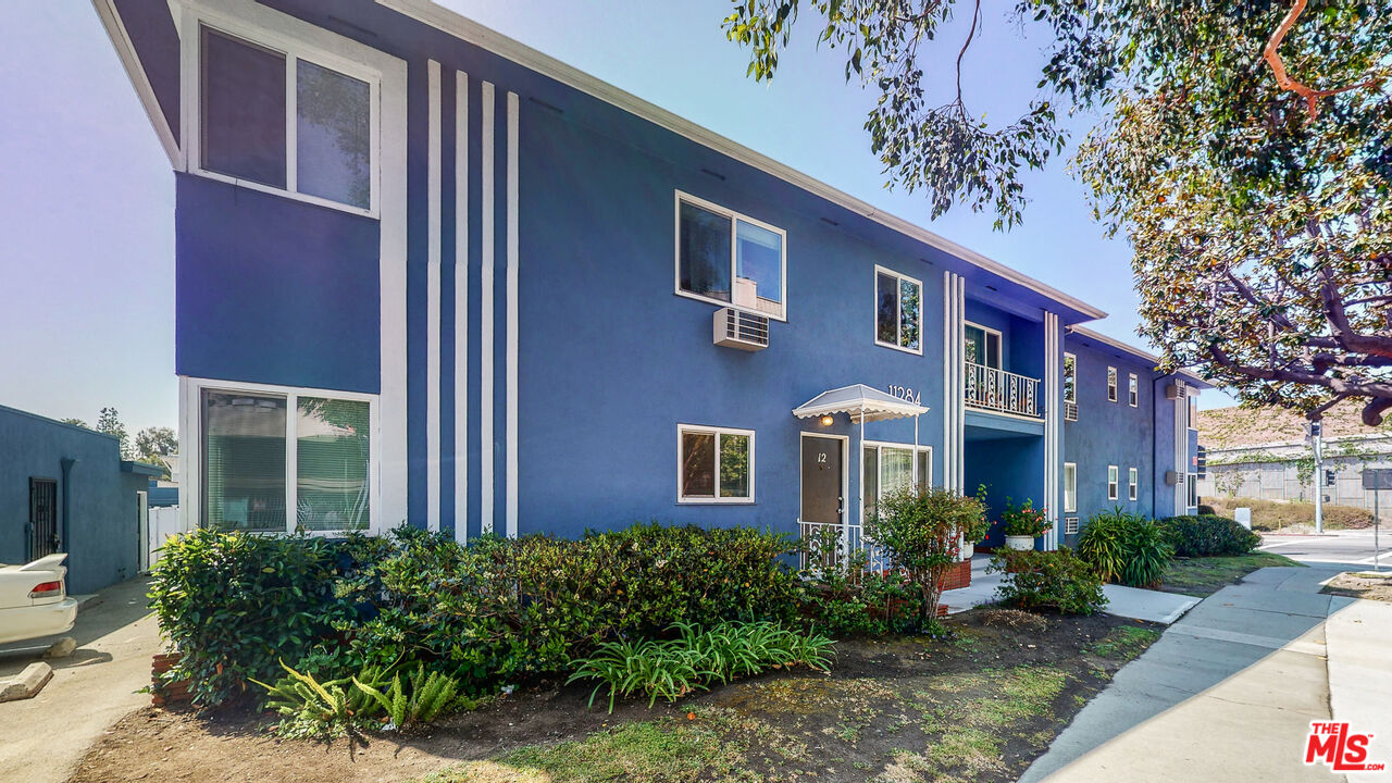 11284 Montana Avenue, Unit 4, Los Angeles, CA 90049 | MLS #24-349799 ...