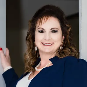 Kelly Cagle, Real Estate Agent - Compass