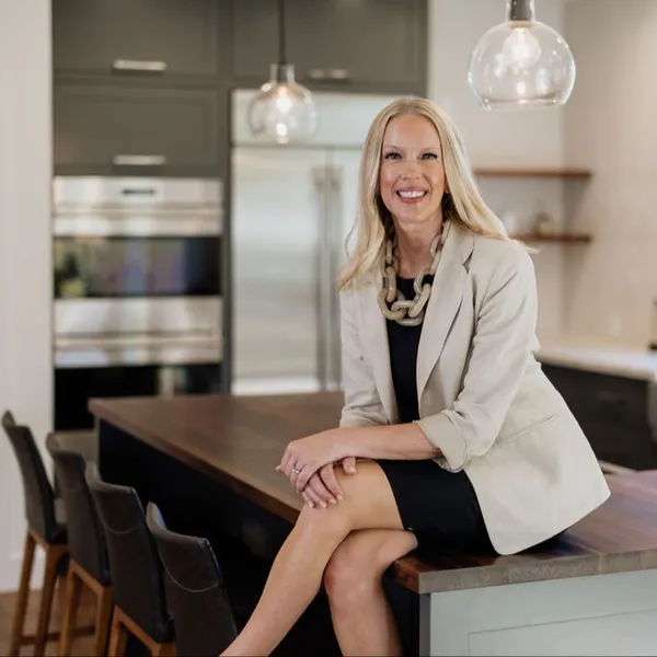 Kelly Valera, Real Estate Agent - Compass