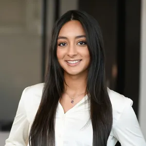 Iris Chavarria, Real Estate Agent - Compass