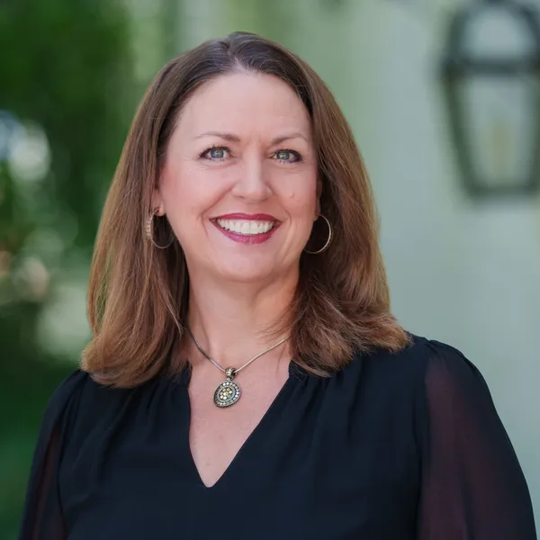 Lisa Oliver, Real Estate Agent - Compass