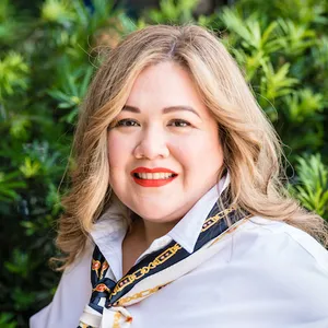 Esme De La Garza, Real Estate Agent - Compass