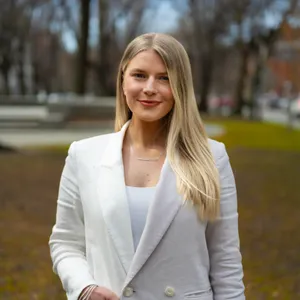 Madison Gilbert, Real Estate Agent - Compass