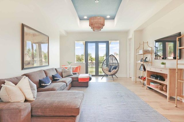 Ina Bloom, Real Estate Agent - Compass