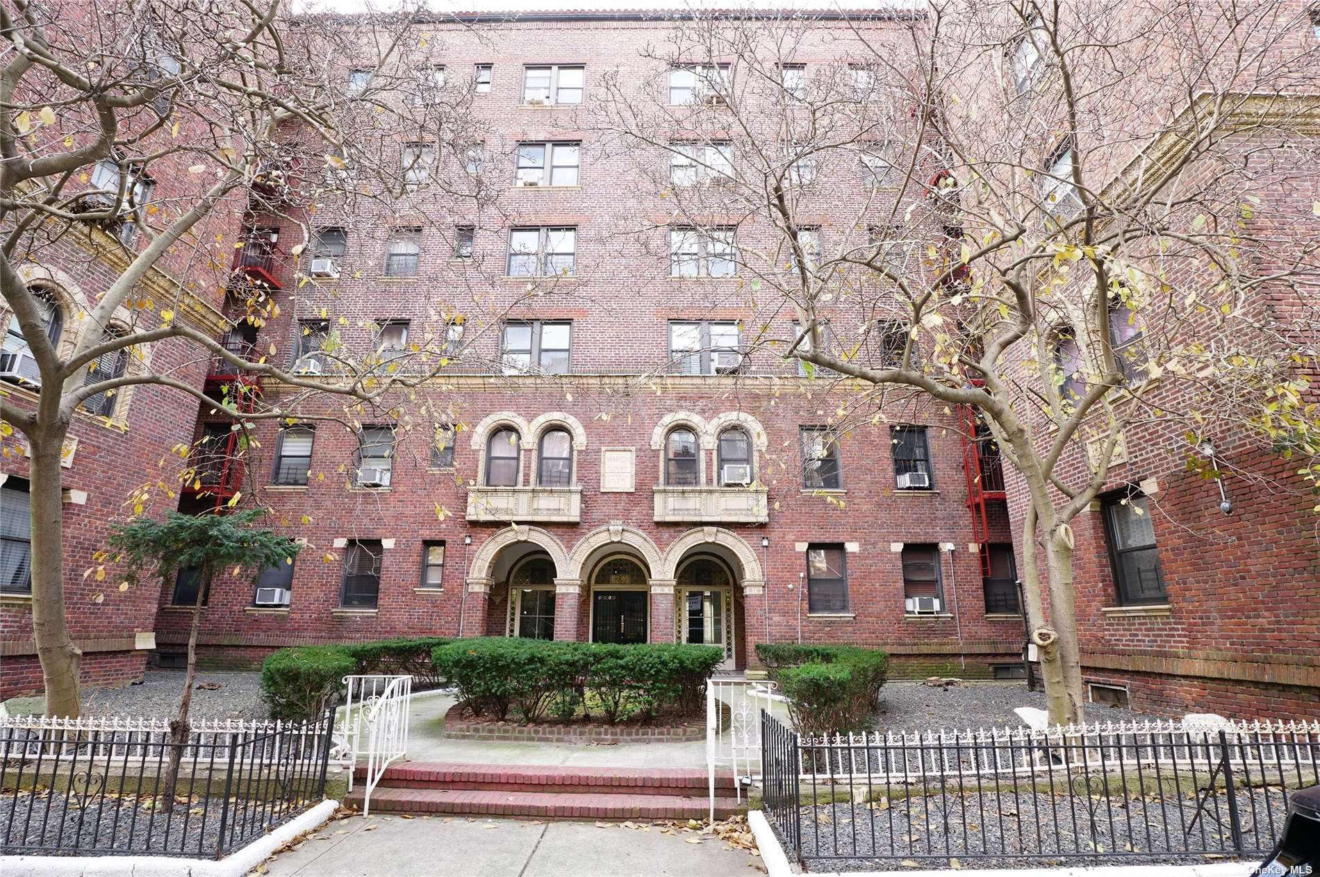 62-98 Saunders Street, Unit 2D | Compass