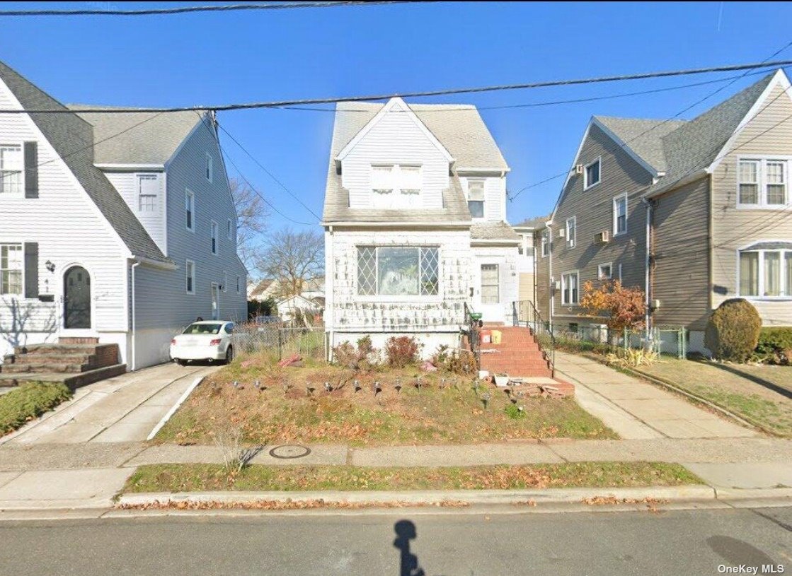 45 Munro Boulevard, Valley Stream, NY 11581 | Compass