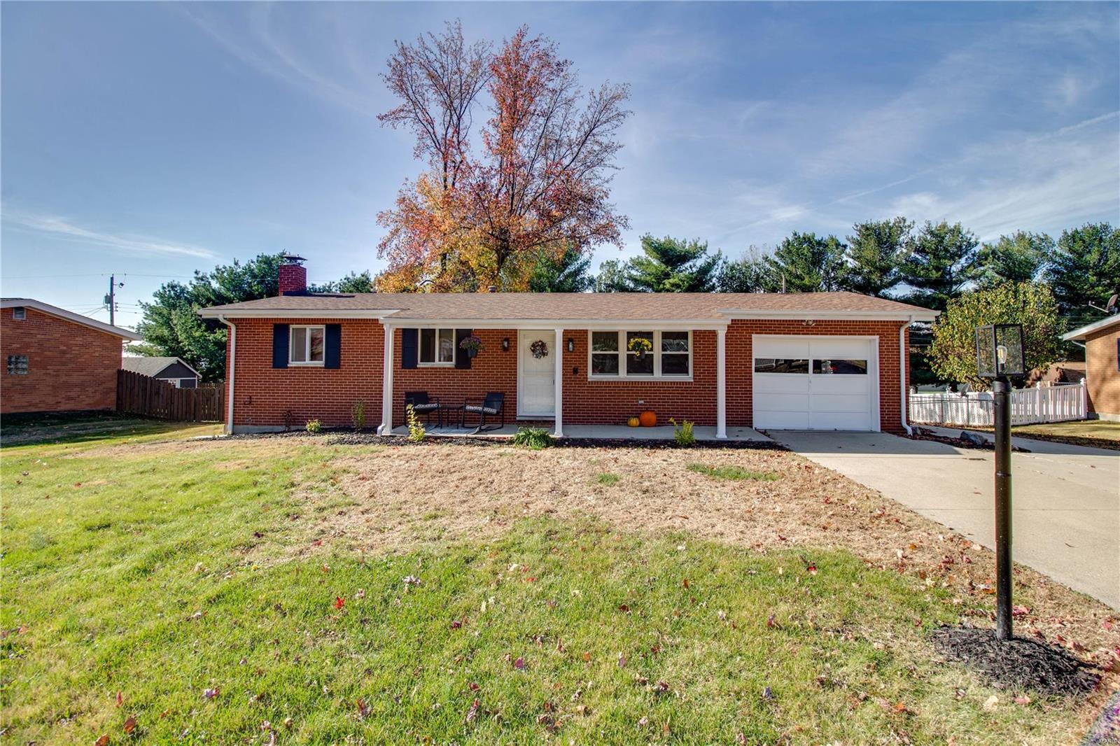 8 Holly Drive, Wood River, IL 62095 | Compass