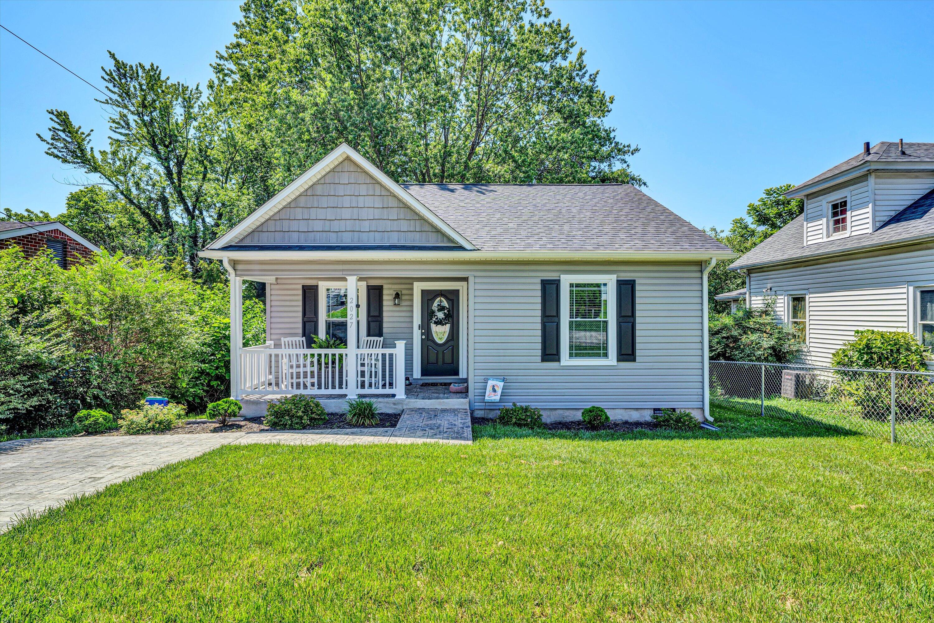 2027 Clinton Ave SE, Roanoke, VA 24013 | MLS #918255 | Compass