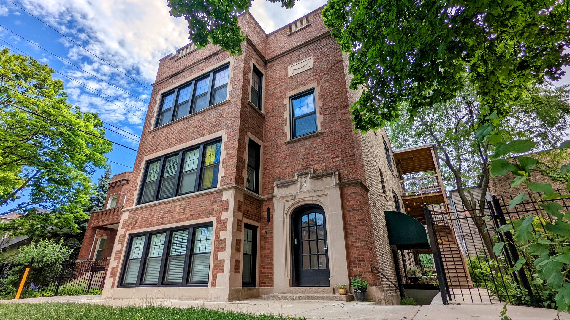 4011 N Avers Ave, Unit 1, Chicago, IL 60618 | MLS #12384890 | Compass