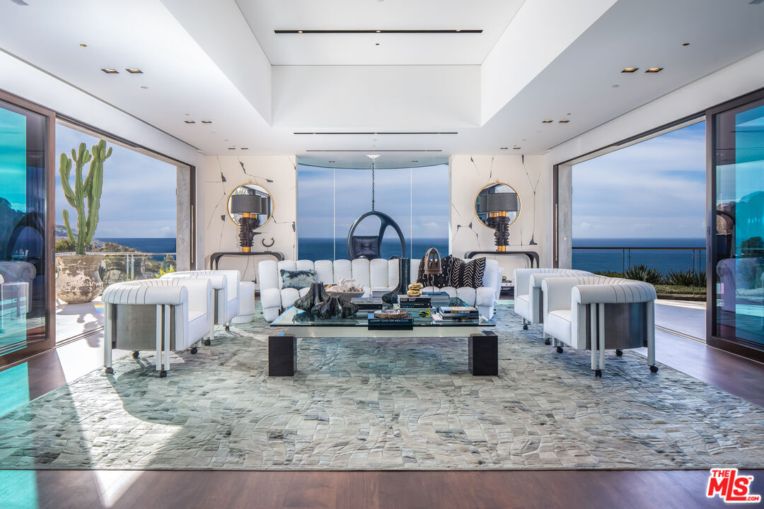 11.89 Acre Hillside Estate Overlooking the Pacific Ocean in Laguna ...