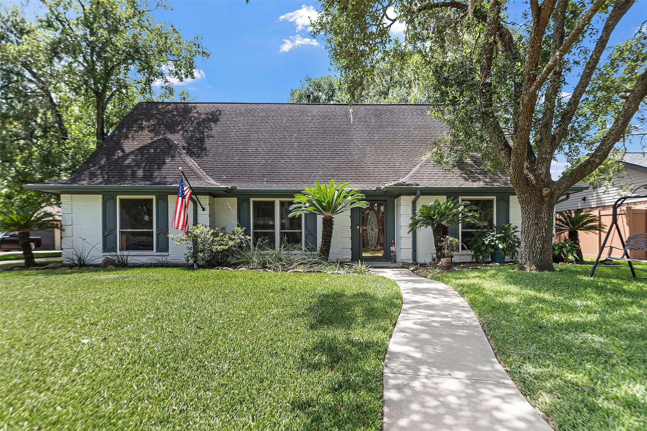 132 Cherry Tree Ln, Friendswood, TX 77546 | MLS #48371489 | Compass