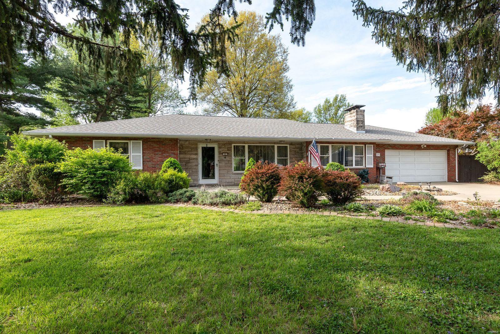 29 Oaklawn Drive, Granite City, IL 62040 | Compass