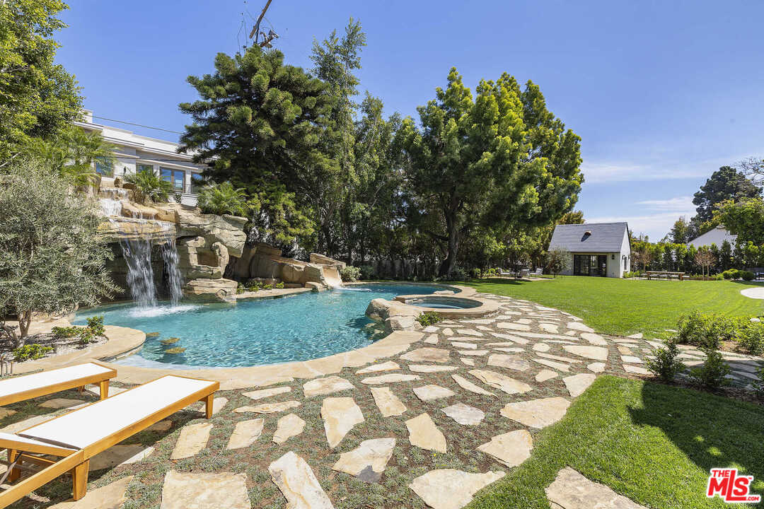 910 North Rexford Drive, Beverly Hills, CA 90210 | Compass