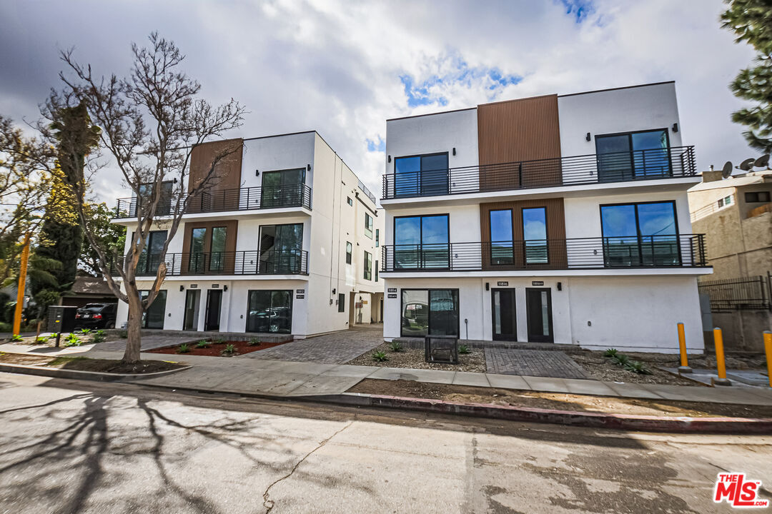 11810 Gilmore St, North Hollywood, CA 91606 | MLS #25598813 | Compass