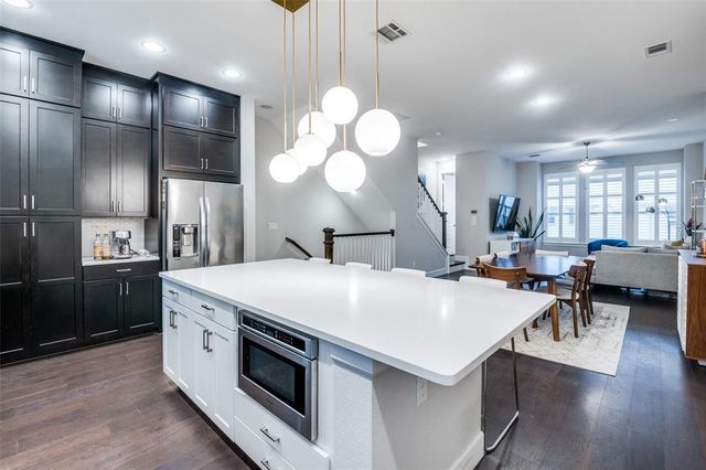 Laura Nelson, Real Estate Agent - Compass