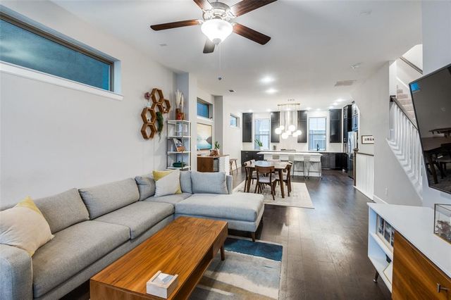 Laura Nelson, Real Estate Agent - Compass