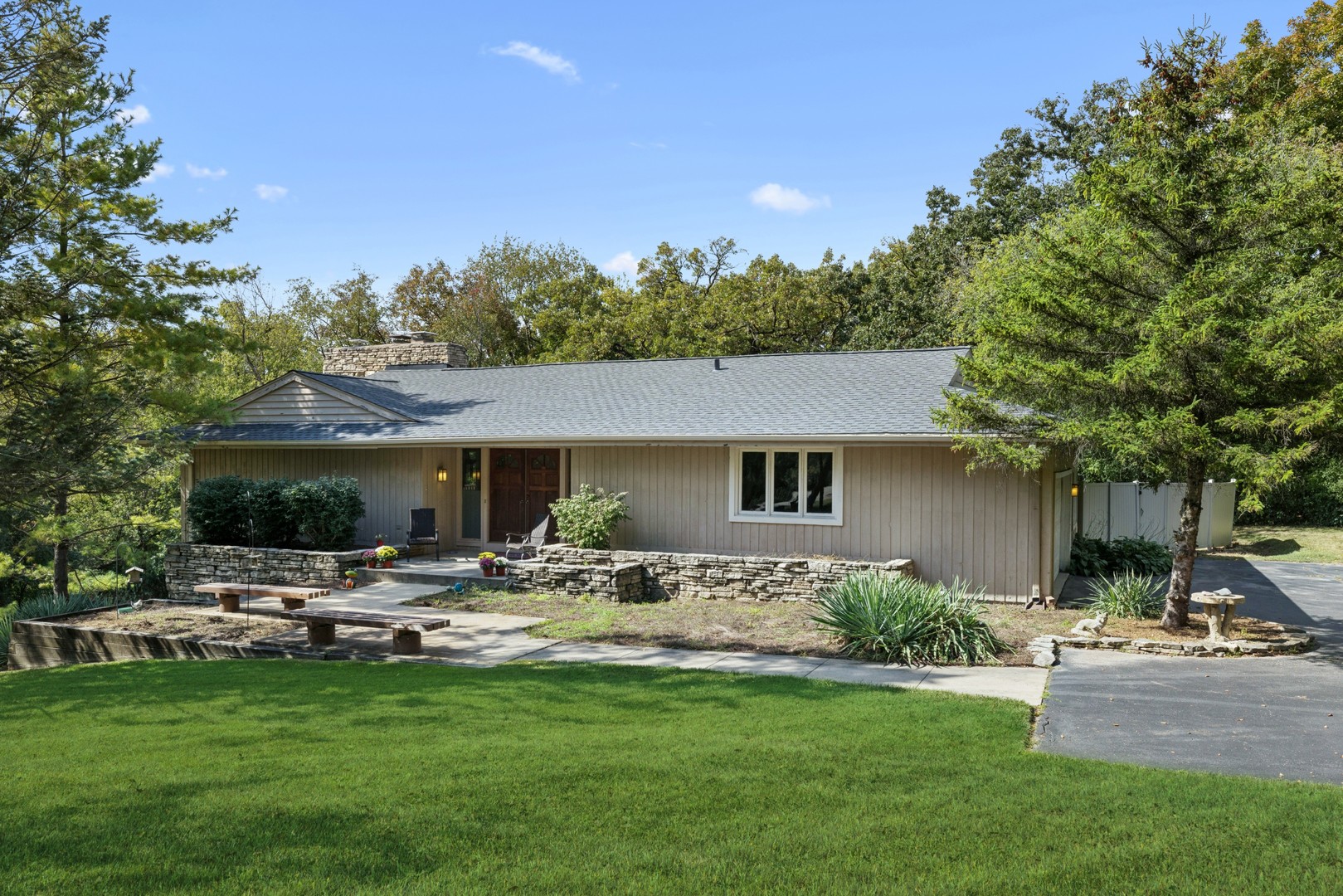 25146 W Tower Dr, Tower Lakes, IL 60010 | MLS #12476272 | Compass