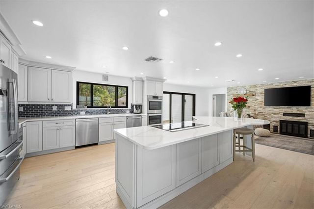 Cindy Cyrus, Real Estate Agent - Compass