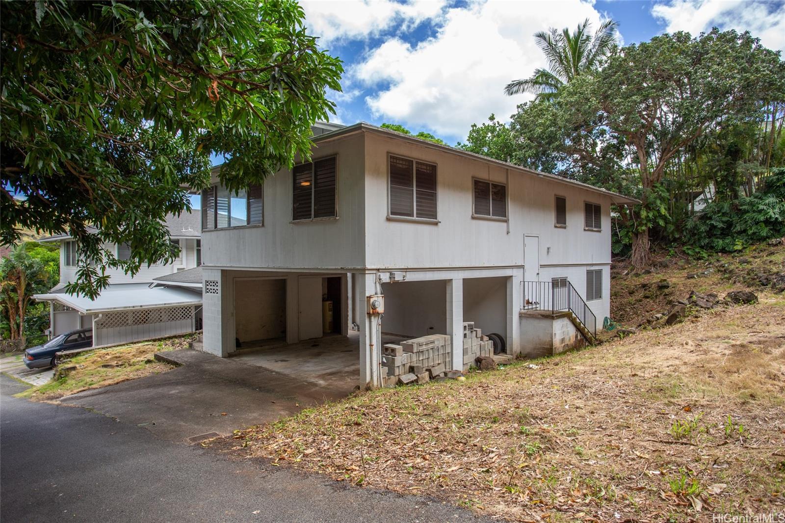 1927 Uluwehi Place, Honolulu, HI 96822 | Compass