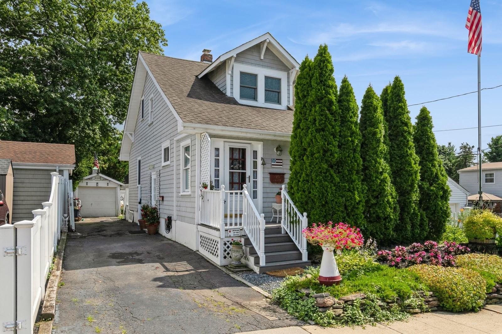 45 Cherry St, Locust Valley, NY 11560 | MLS #887608 | Compass