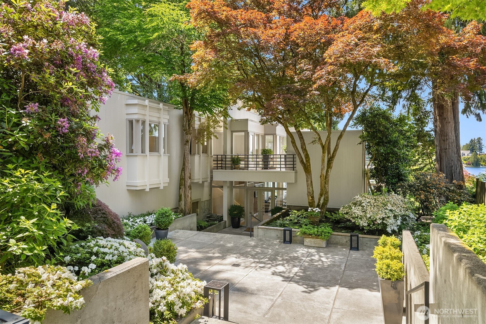 3611 Hunts Point Rd, Hunts Point, WA 98004 | MLS #2395467 | Compass