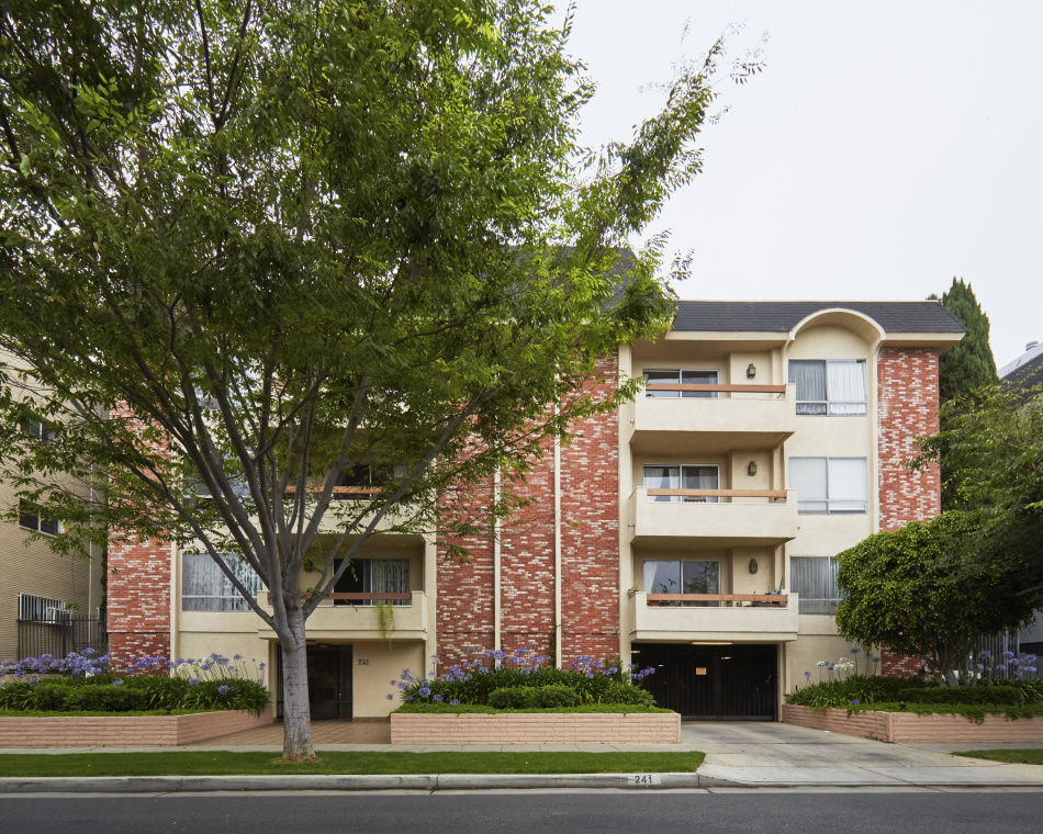 Chateau Reeves Condominiums at 241 S Reeves Dr - Beverly Hills, CA ...