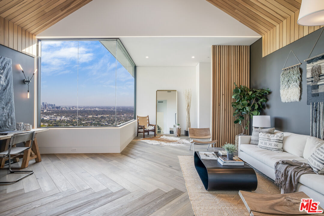 Lewis Hamilton Buys Hollywood Hills Home $14,995M | The Internet's ...