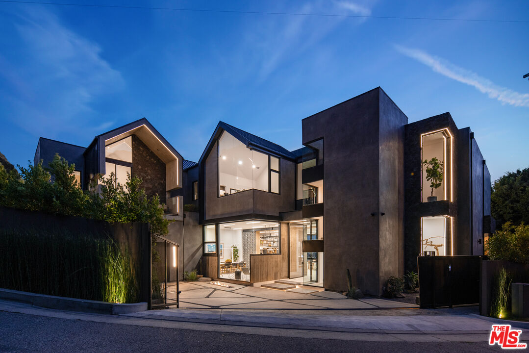 Lewis Hamilton Buys Hollywood Hills Home $14,995M | The Internet's ...