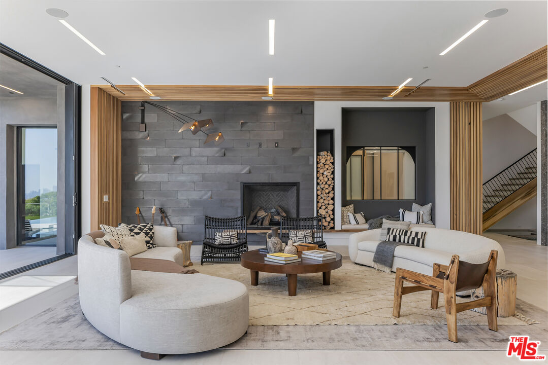 Lewis Hamilton Buys Hollywood Hills Home $14,995M | The Internet's ...