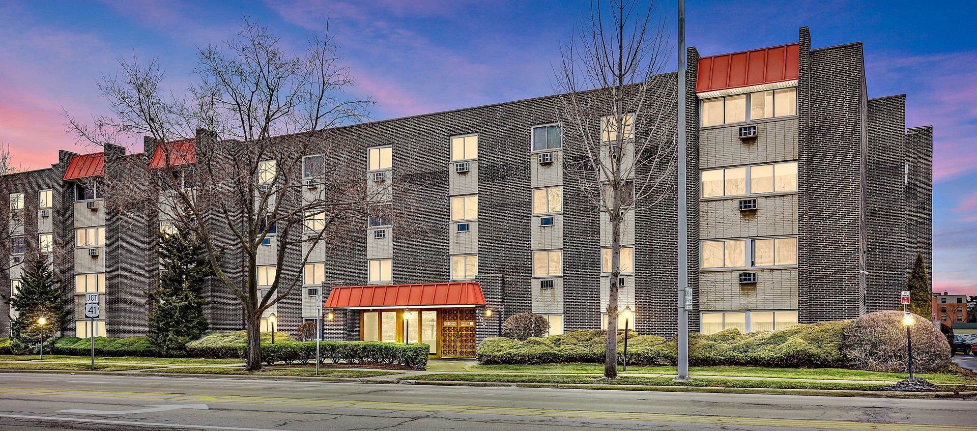 Are Dogs Allowed At Old Orchard Mall