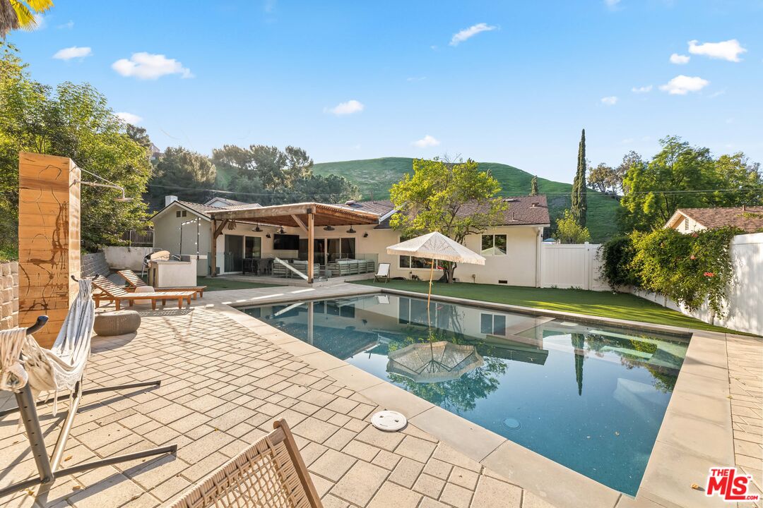 4790 Excelente Dr, Woodland Hills, CA 91364 | MLS #25582811 | Compass