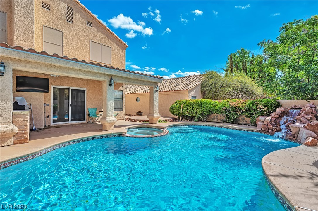 10001 Coral Sands Drive, Las Vegas, NV 89117 | Compass
