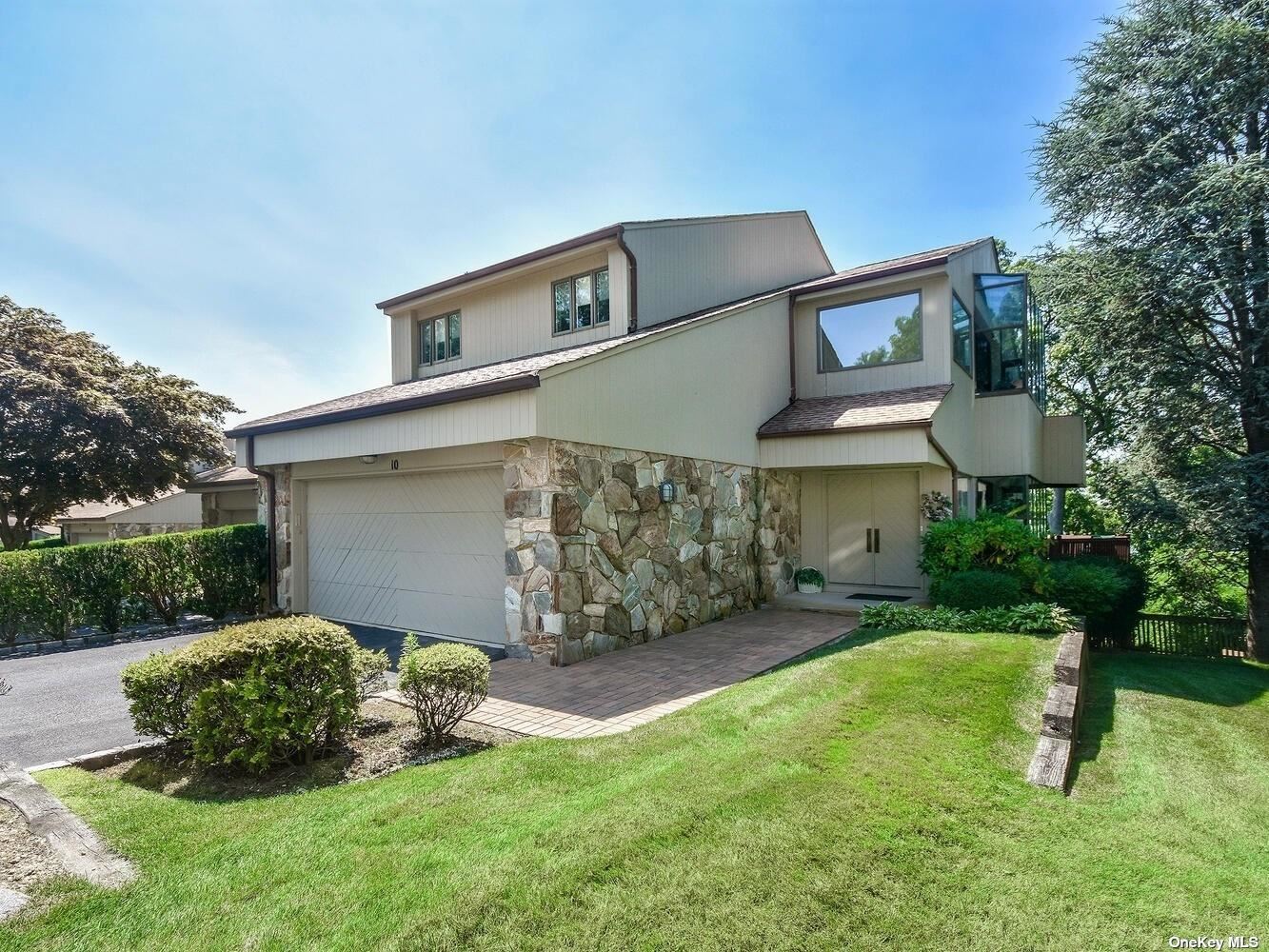 10 Bluff Road, Unit 10, Glen Cove, NY 11542 | Compass