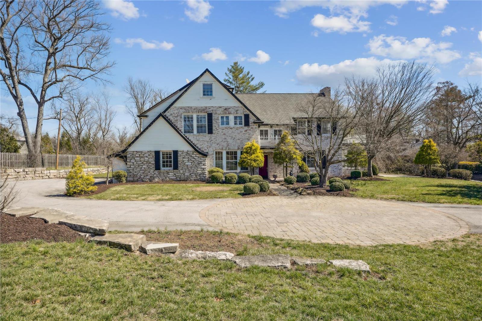 910 Kent Rd, Ladue, MO 63124 | MLS #25016672 | Compass