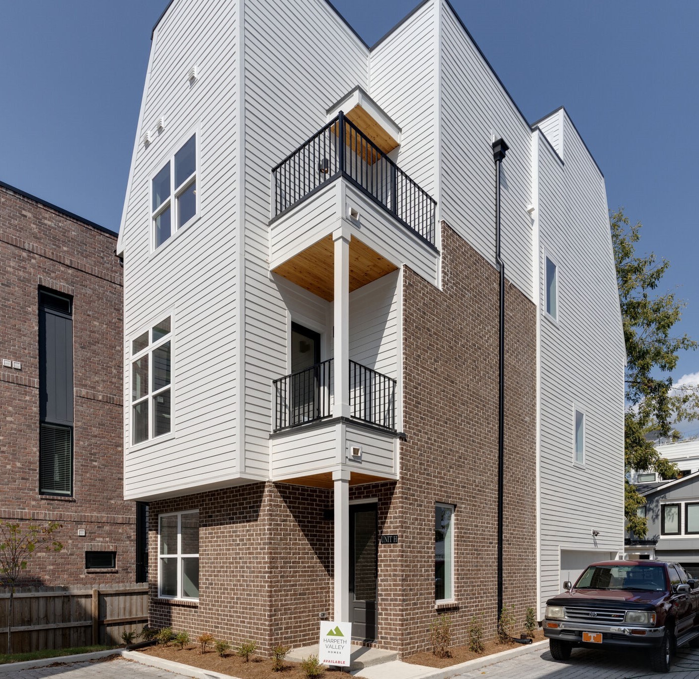 Maxwell Heights Logo