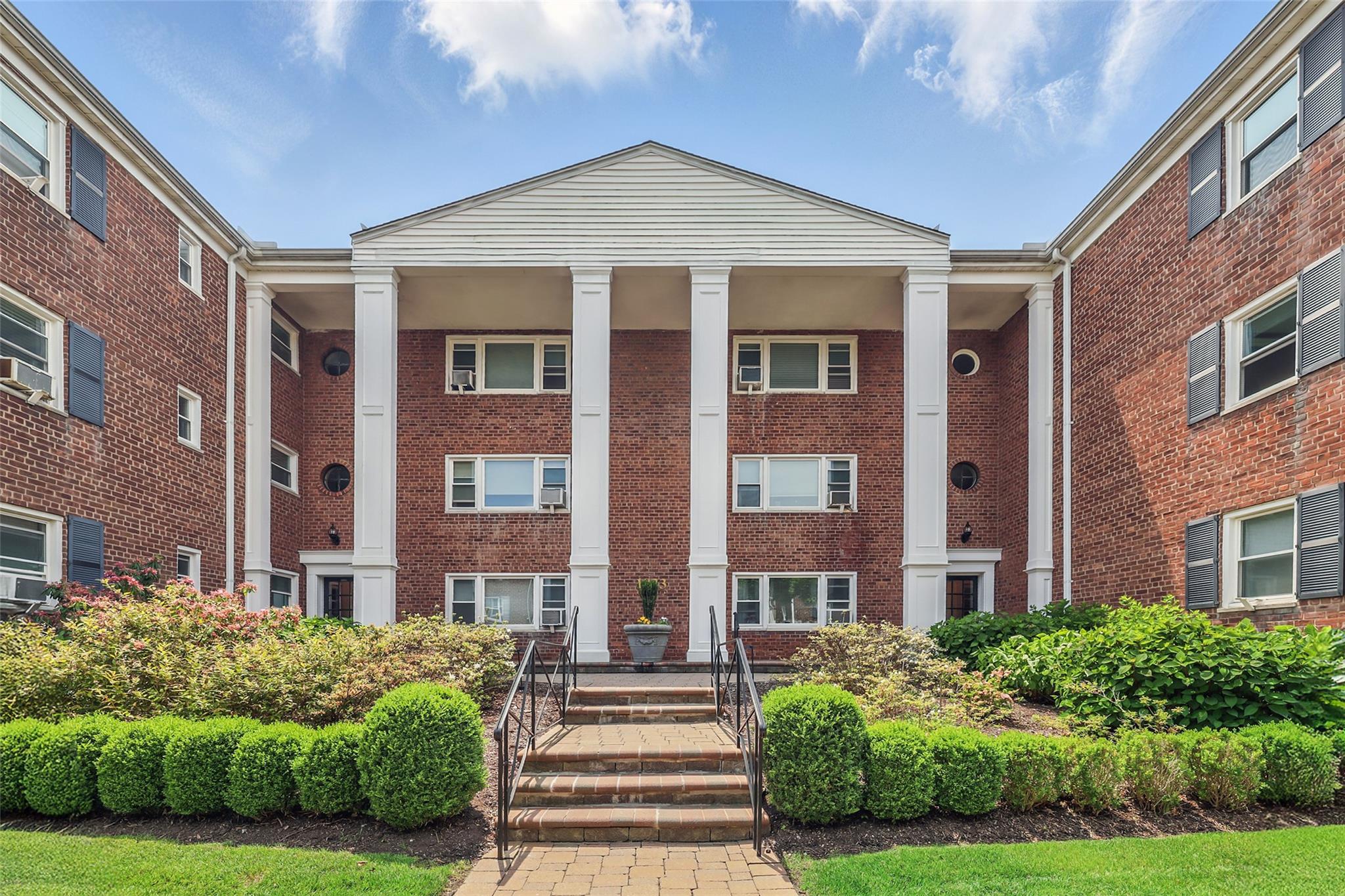 1833 Palmer Ave, Unit 2C, Larchmont, NY 10538 | MLS #875233 | Compass