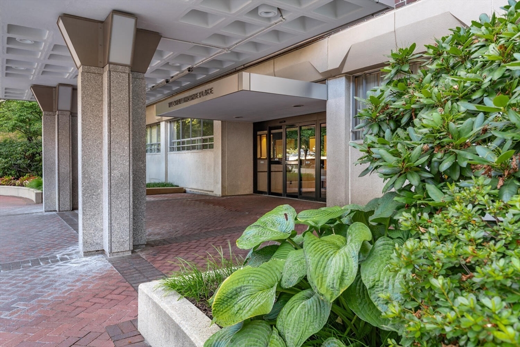 2 Hawthorne Pl, Unit 11E, Boston, MA 02114 | MLS #73278553 | Compass