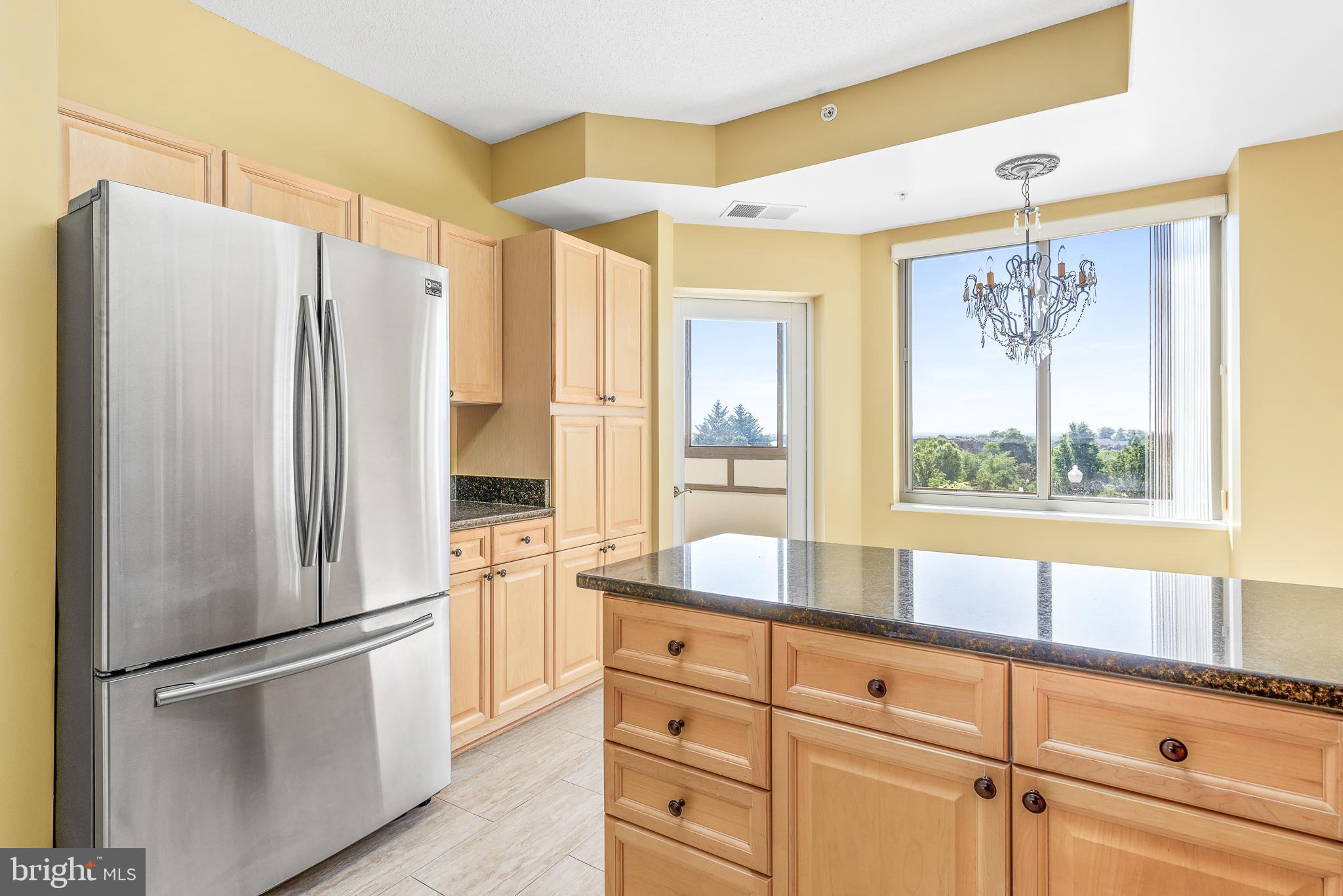 Sunset Maple With Kitchen Appliances