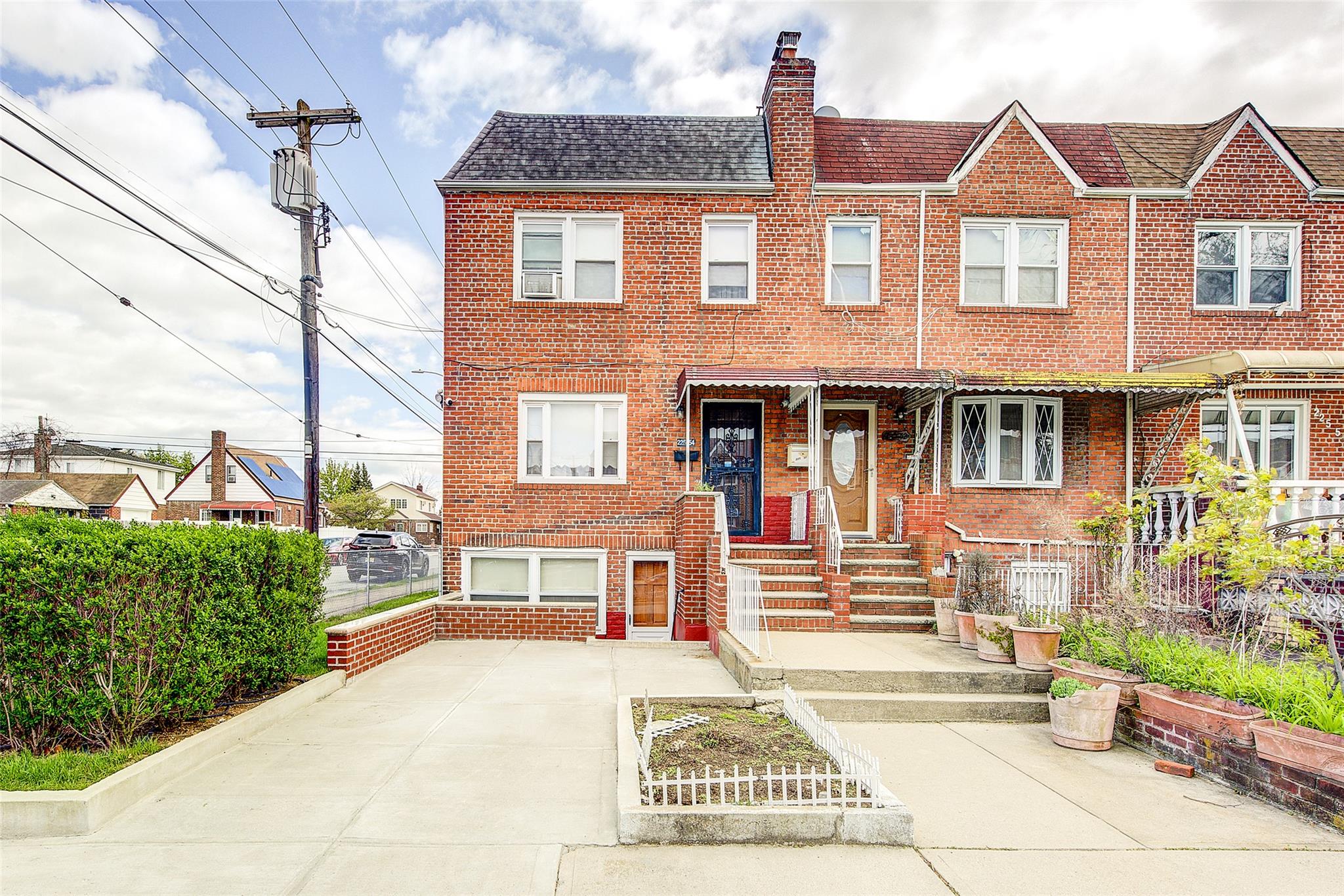 225-54 Murdock Avenue | Compass