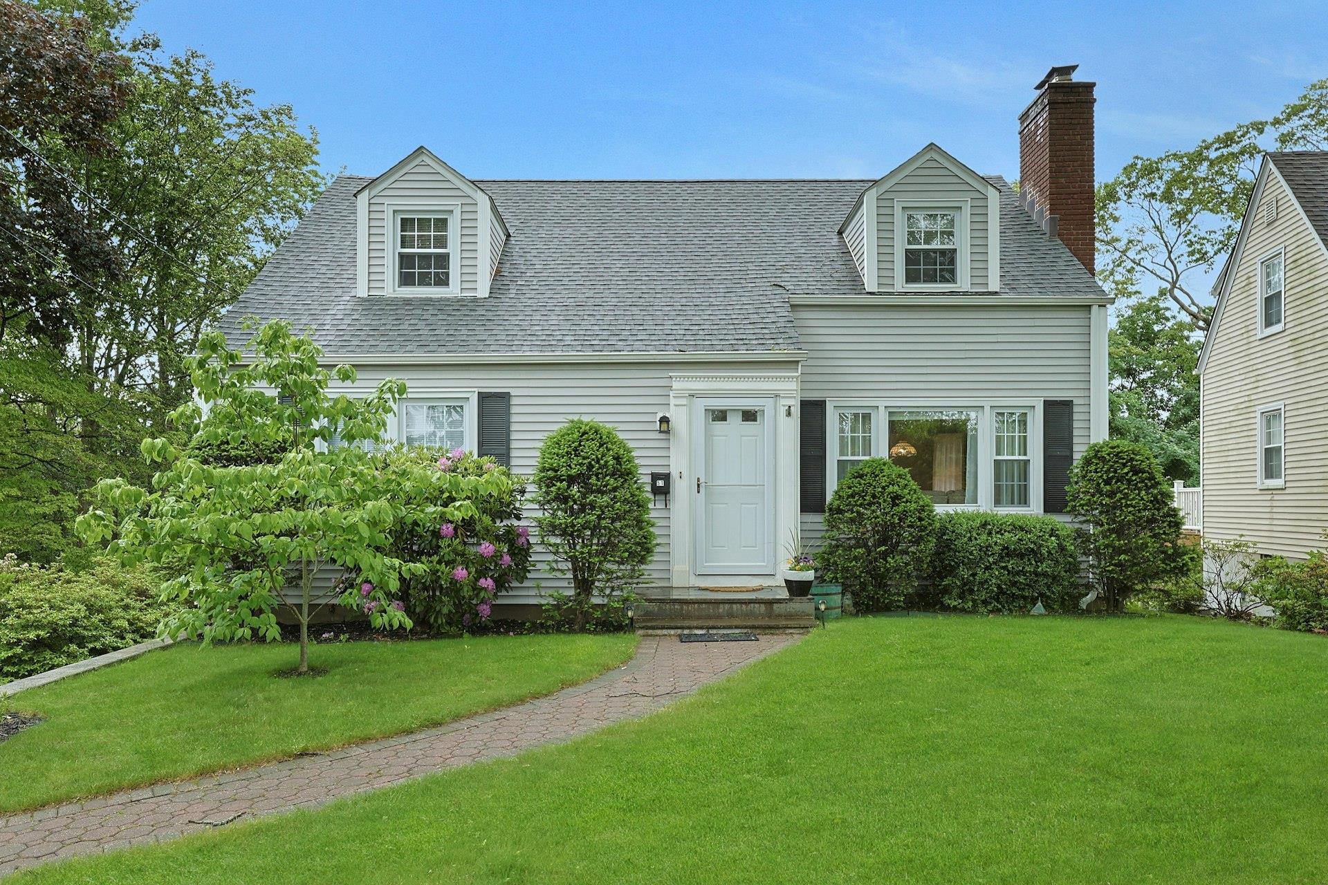 51 Overlook Dr, Valhalla, NY 10595 | MLS #863155 | Compass