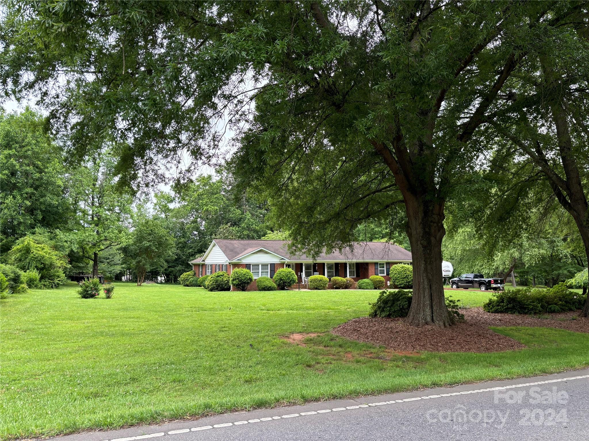 1044 Oakridge Farm Highway, Mooresville, NC 28115 | Compass