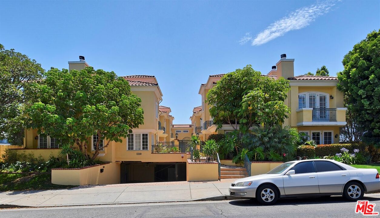 1220 Yale Street, Unit 10, Santa Monica, CA 90404 | Compass