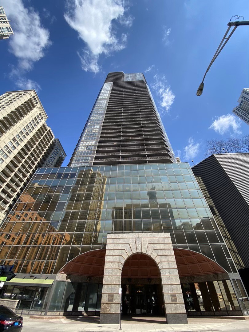 10 East Ontario Street, Unit 4906, Chicago, IL 60611 | Compass