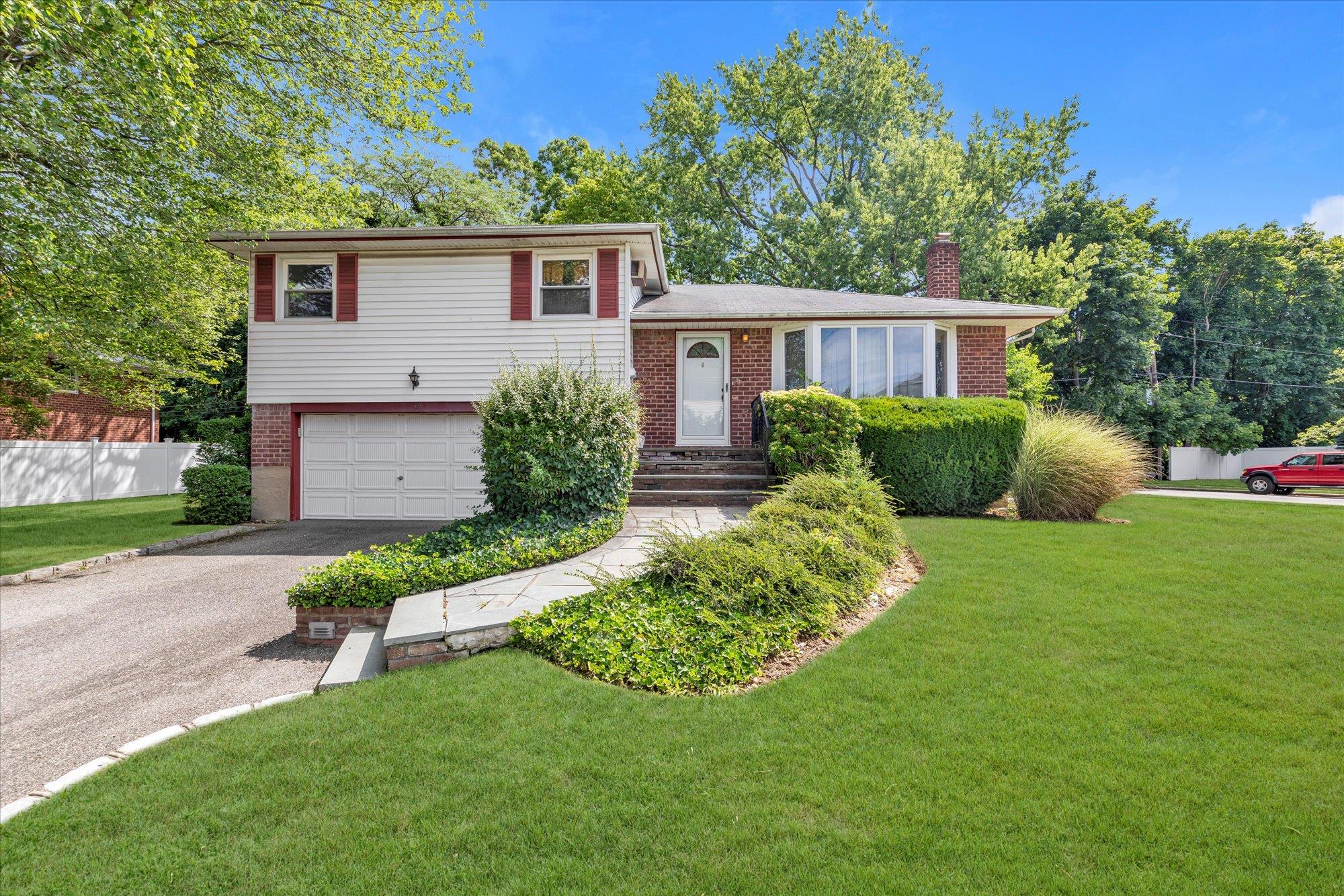 80 Winthrop Rd, Plainview, NY 11803 | MLS #886628 | Compass