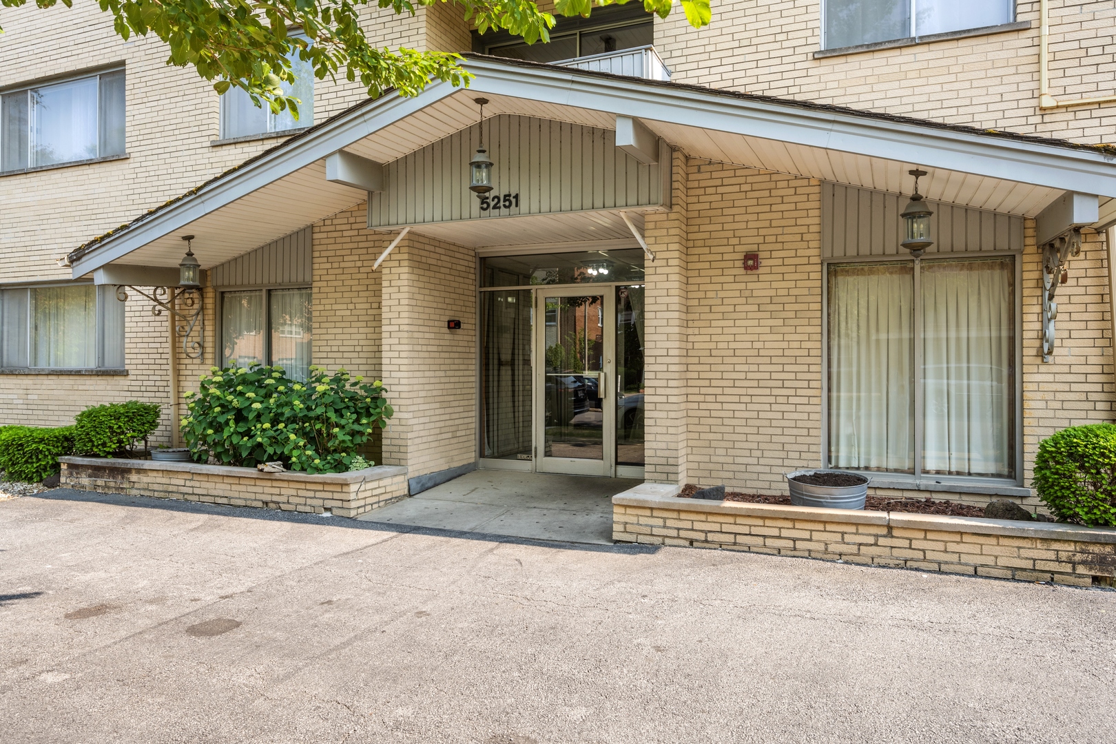 5251 Galitz Street, Unit 116, Skokie, IL 60077 | Compass