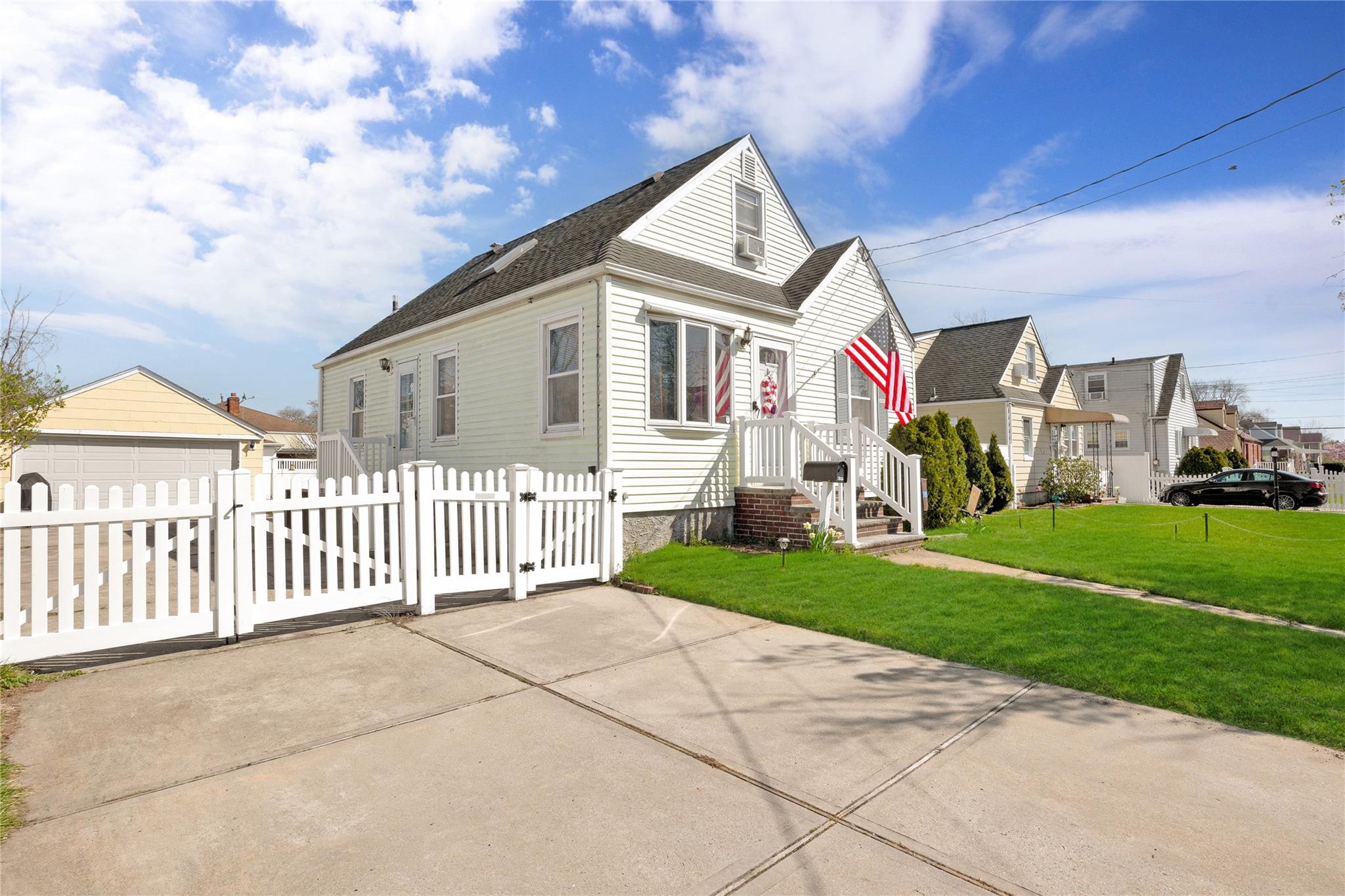 35 Franklin St, Elmont, NY 11003 | MLS #852497 | Compass