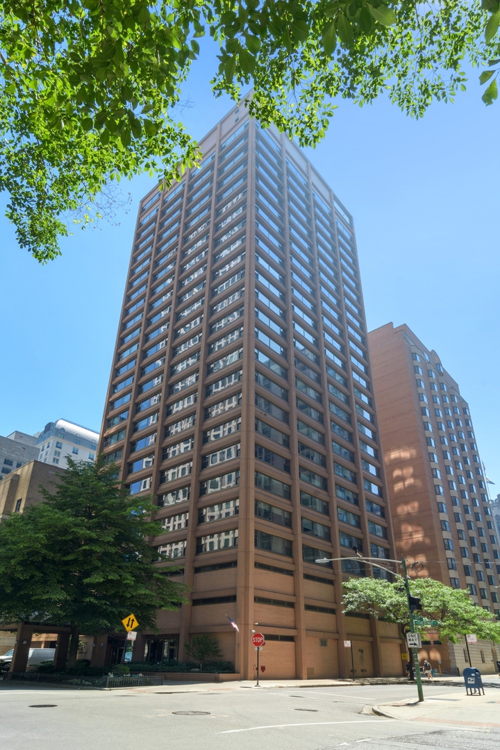 247 E Chestnut St, Unit 602, Chicago, IL 60611 | MLS #12432666 | Compass